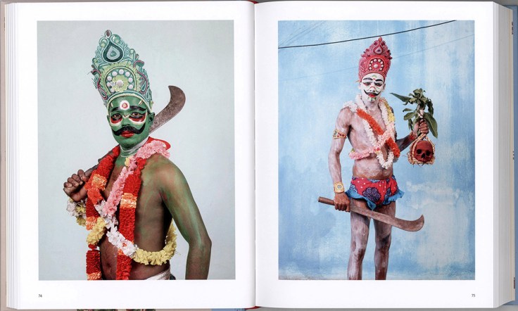 Charles Fréger – Aam Aastha: Indian Devotions – PhotoBook Journal